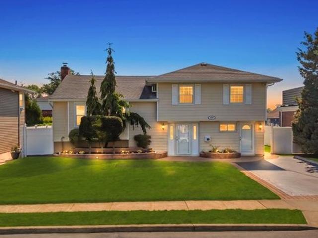 2297 Arby Ct, Wantagh, NY 11793