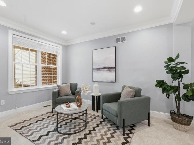 2297 Dorchester Street W