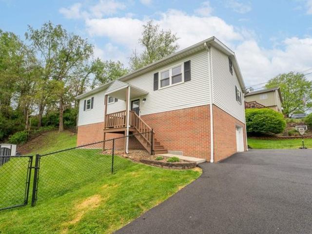 2299 Meadows Dr, Morgantown, WV 26505
