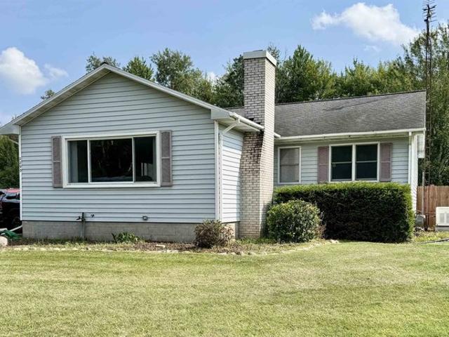 2290 E Cody Estey Rd, Pinconning, MI 48650