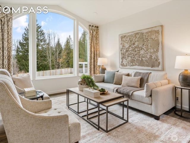 22910 NE 76th St, Redmond, WA