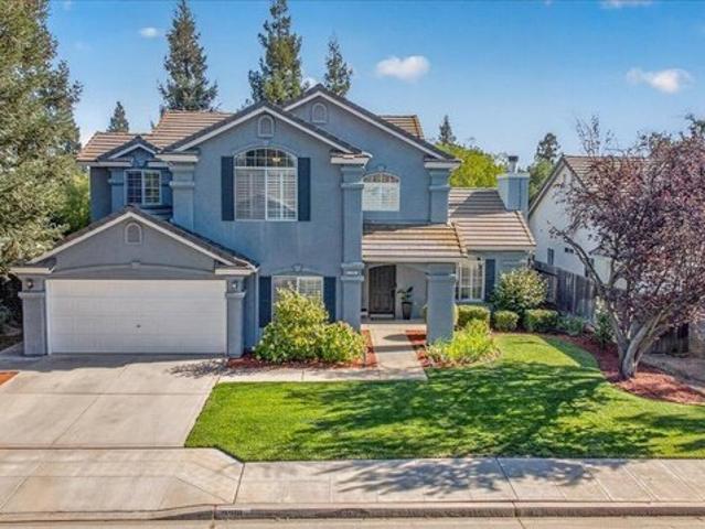 2291 E LA Quinta Dr, Fresno, CA 93730