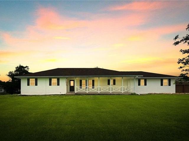 22922 Bedford Rd, Spring Hill, KS 66083