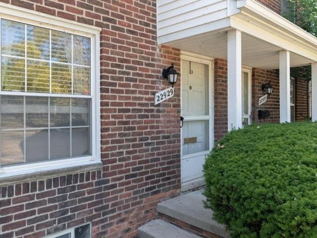 22929 Lakeshore Rd, Saint Clair Shores, MI 48080
