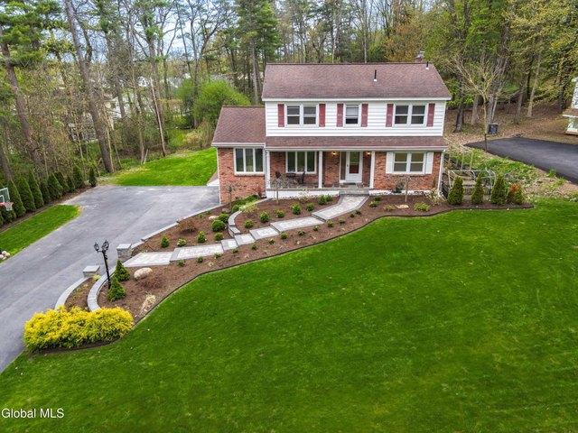 2292 Pinehaven Dr, Niskayuna, NY 12309
