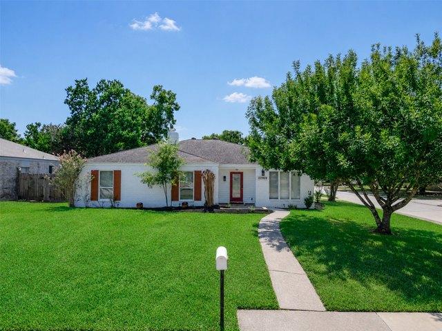 22939 Spring Willow Dr, Tomball, TX 77375