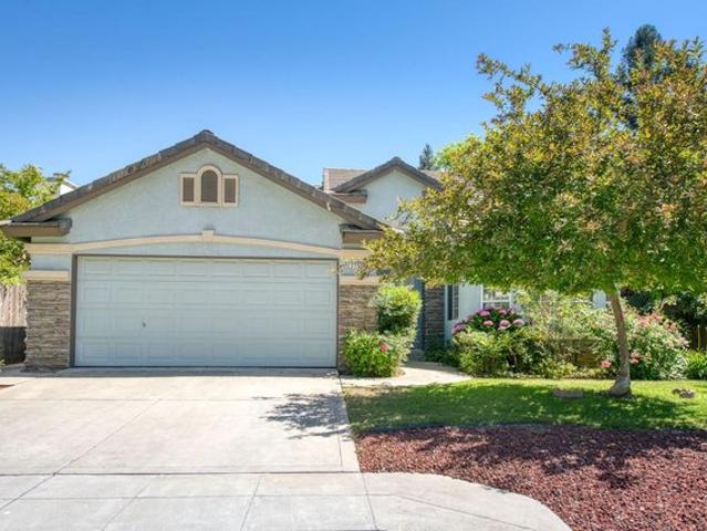 2293 E Desert Island Dr, Fresno, CA 93730