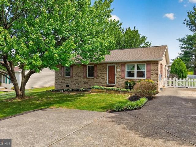 229 1st St, Broadway, VA 22815