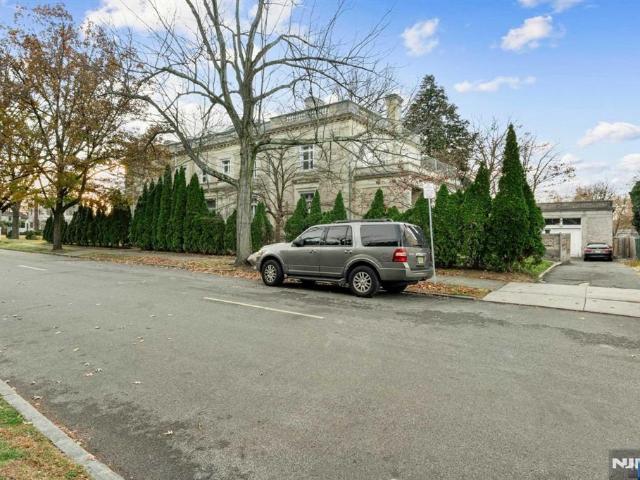 229 235 Ballantine Parkway
