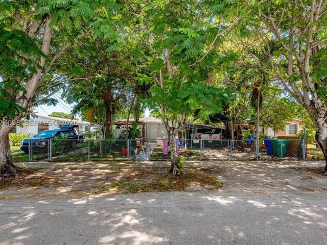 229 230 NW 48th Ct, Miami, FL 33126