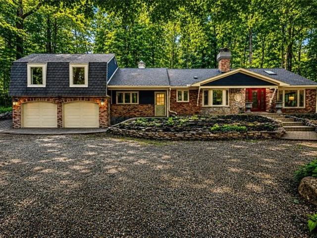 229 Colonial Ln, Washington Township, OH 45429
