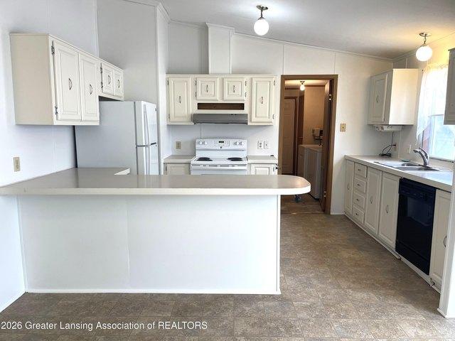 229 Cadgewith E, Lansing, MI 48906