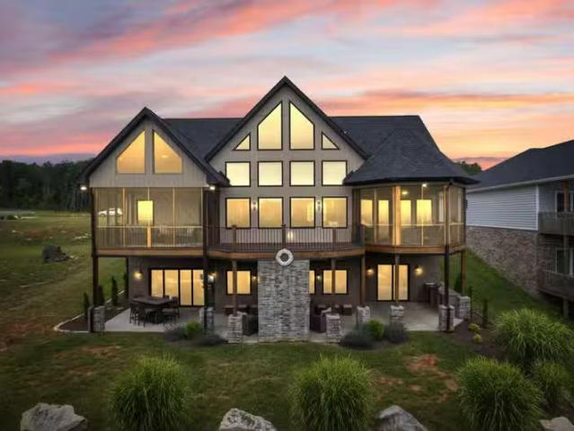 229 CANTERBURY DR, BRONSTON, KY 42518 Single Family Residence.