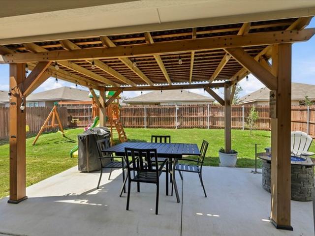 229 Abingdon St, Azle, TX 76020