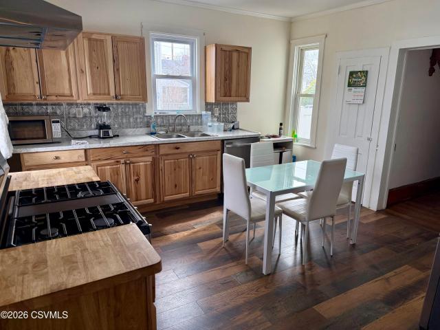 229 E 5TH Street