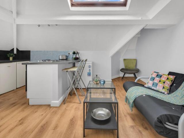 229 HYDE PARK ROAD Leeds LS6 1AH