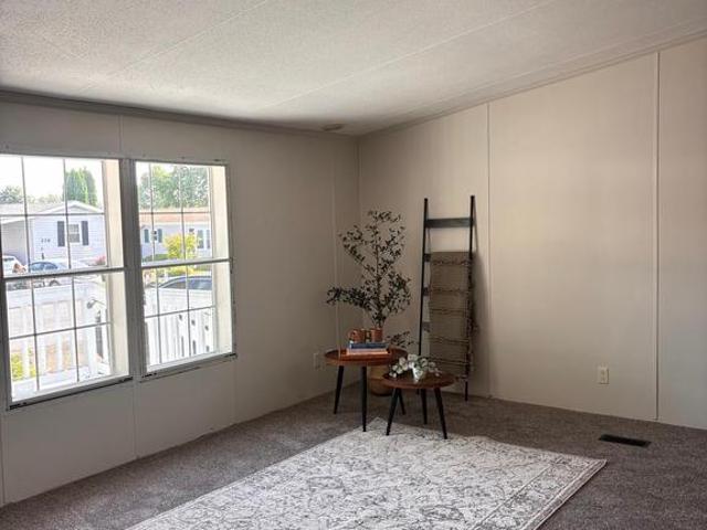 229 Longwood Ct W