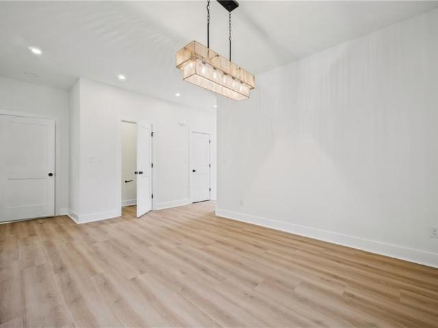 229 La Salle AVE