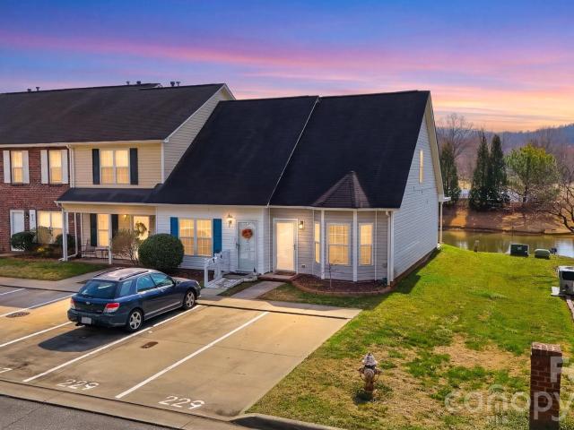 229 Linkside Court SE