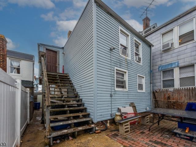 229 Marshall St