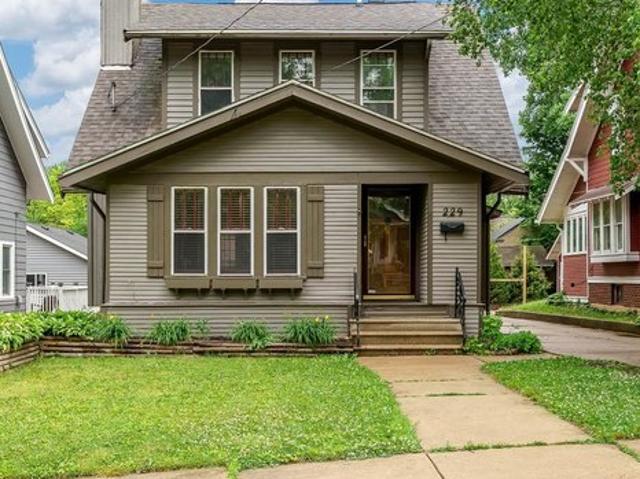 229 N Gardiner Ave, Rockford, IL 61107