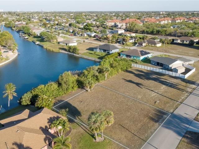 229 NE 10th Pl, Cape Coral, FL 33909 | MLS #2026013 | Compass