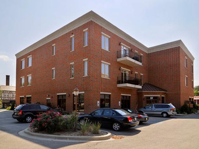 229 S Main St, Unit 2E, Lombard, IL 60148 | MLS #12624 | Compass