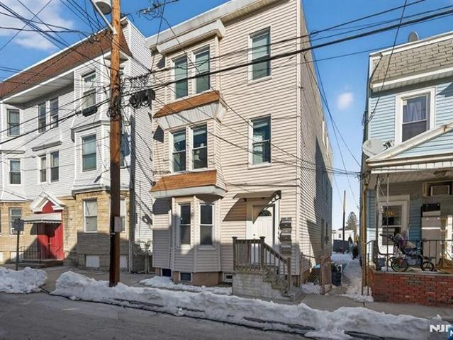 229 Patterson St, Harrison, NJ 07029