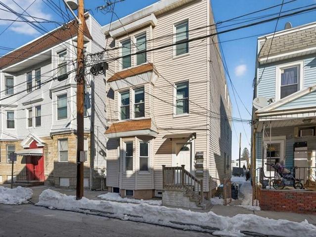 229 Patterson St, Harrison, NJ 07029
