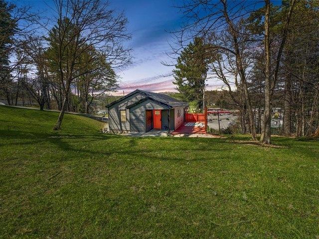 229 Roosevelt St, Crab Orchard, WV 25827
