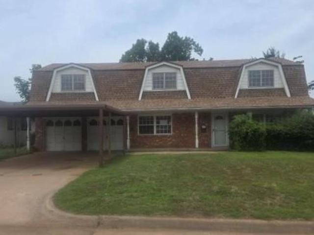 229 Randall Dr, Midwest City, OK 73110