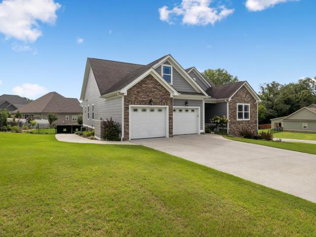 229 Running Oak Drive