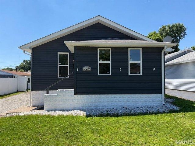 229 W Thomas St, Roxana, IL 62084