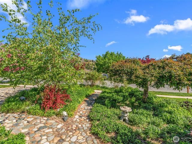 229 W Allen Avenue