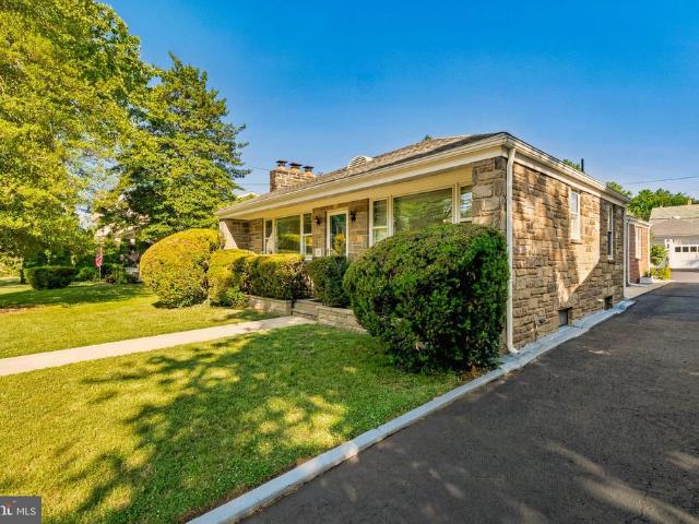229 W Kings Highway