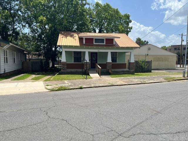 229 Woodbine