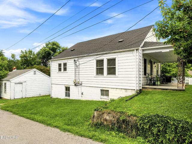 229 Wagoner St