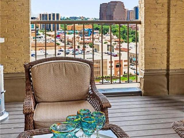 229 Ward Pkwy, Unit 1001B, Kansas City, MO 64112 | MLS #2623