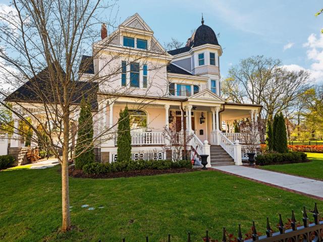 229 Wellington Street
