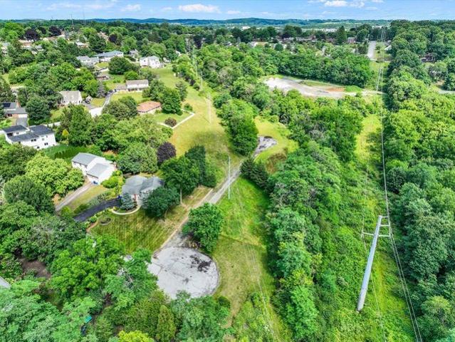 229 Verdan Dr N, York, PA 17403