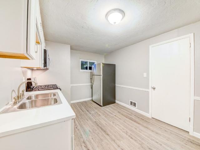 22 52 Ruth 1 Bedroom Apartment for Rent at 52 Ruth St, Pittsburgh, PA 15211 Mount Washington
