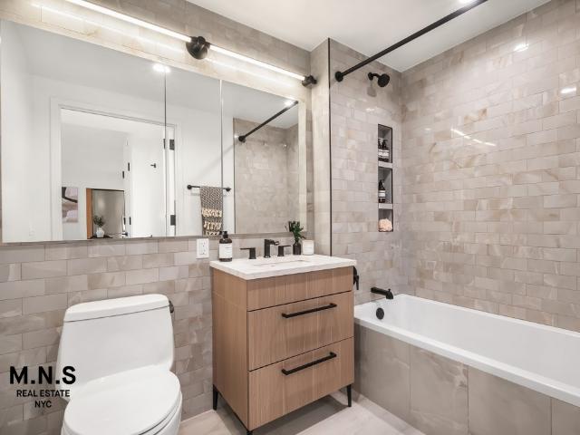 22 54 46th Street, Unit 504