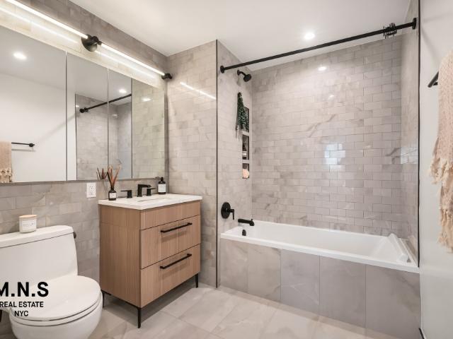 22 54 46th Street, Unit 602