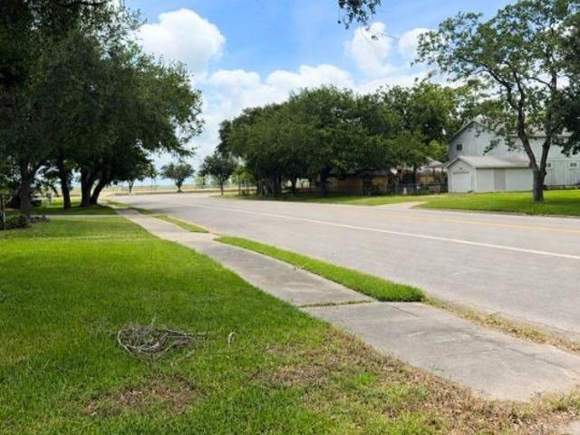 22 5th Avenue N