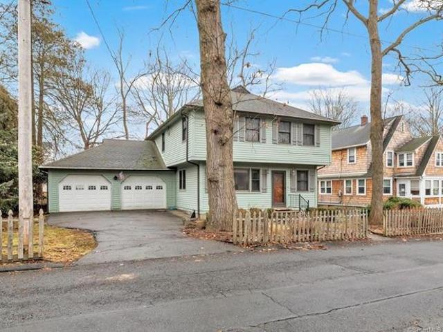 22 8th Ave, Milford, CT 06460