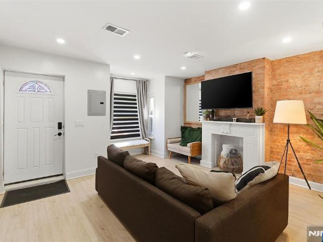 22 8th Avenue