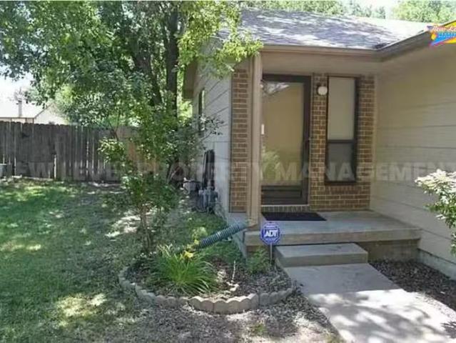 2/2 1818 S Griffith St