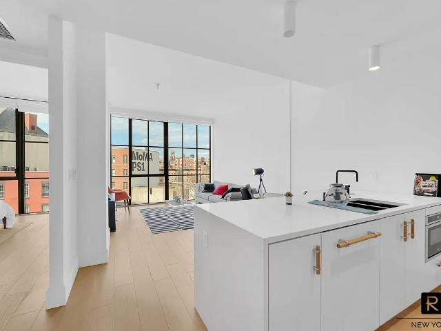 22 18 Jackson Avenue, Queens, NY