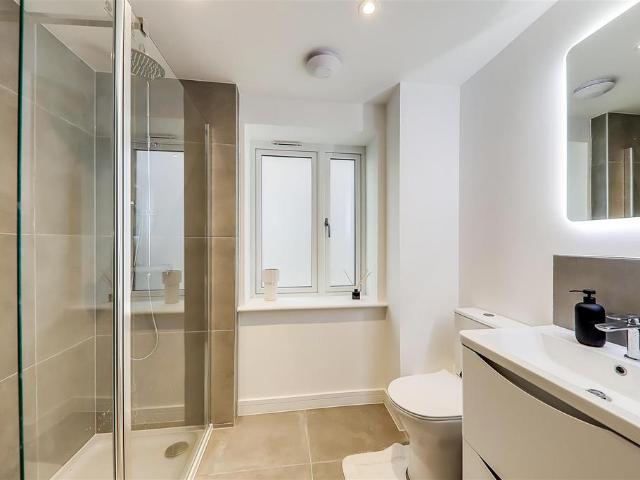 22 24 Richmond Road, Worthing 1 bed apartment to rent £1,150 pcm £265 pw