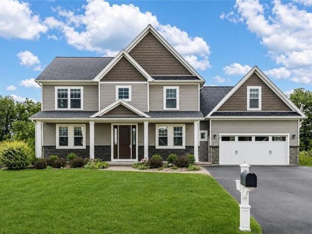 22 Tea Olive Ln, Fairport, NY 14450
